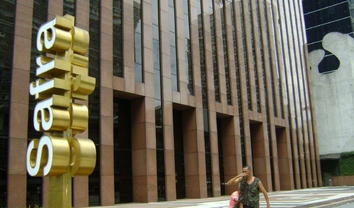 Alberto Safra deixa o banco da família