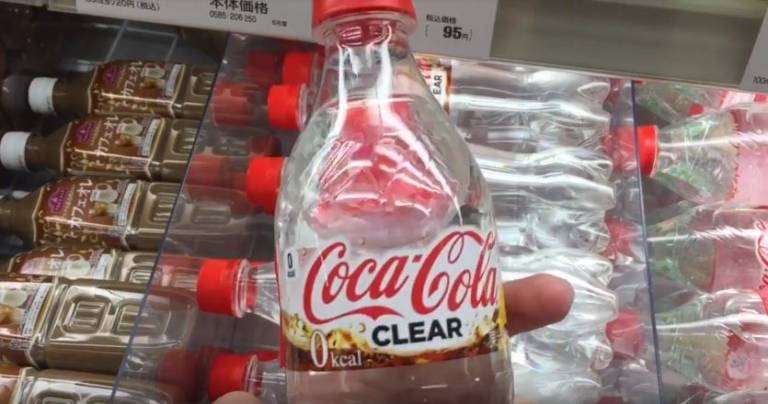 Coca-Cola lança nova versão transparente no Japão