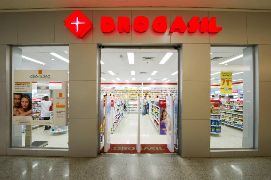 Conheça a primeira unidade da Raia Drogasil que irá aplicar vacinas em ...
