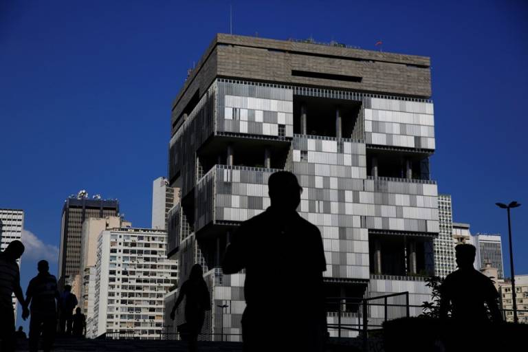 Justiça libera Petrobras para seguir com venda da NTS para Brookfield