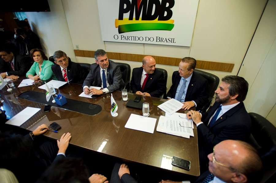 PMDB aprova resolução para barrar novas filiações ao partido