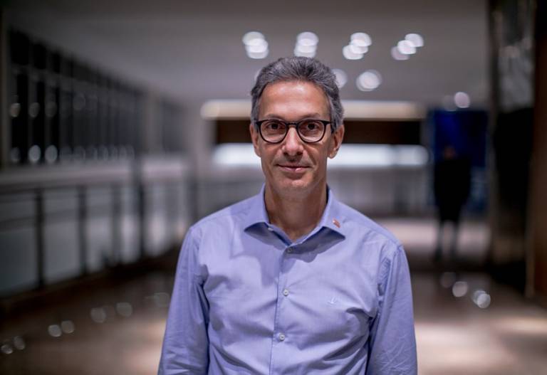 Total compra por R$ 500 milhões rede de postos de Romeu Zema ...