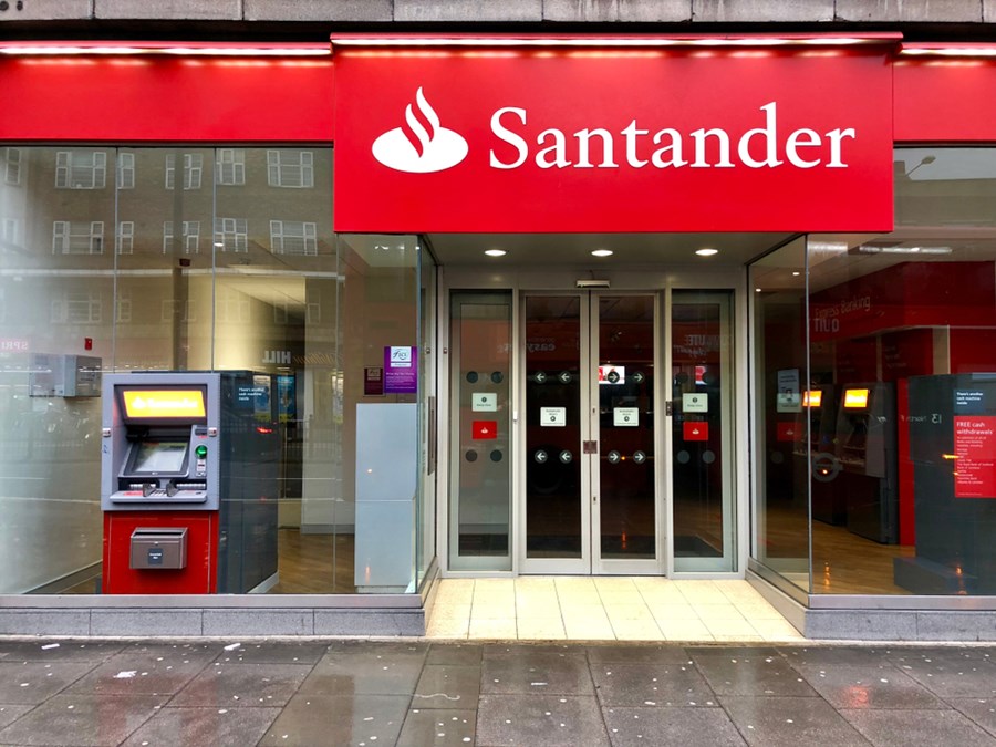 Santander tem prejuízo inesperado de 11,1 bilhões de euros no 2º trimestre