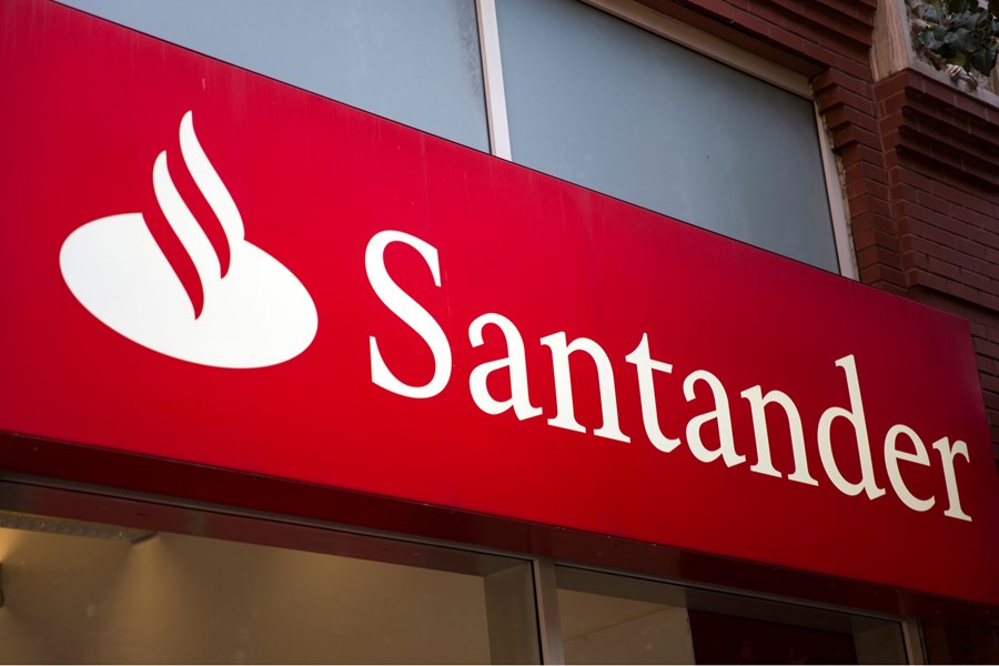 Santander Brasil (SANB11) tem lucro gerencial recorrente de R$ 2,309 bi ...