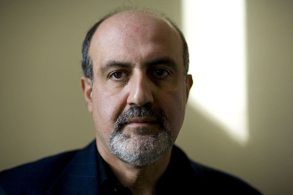 Nassim Taleb: criador de conceitos como Cisne Negro e Antifrágil lida ...