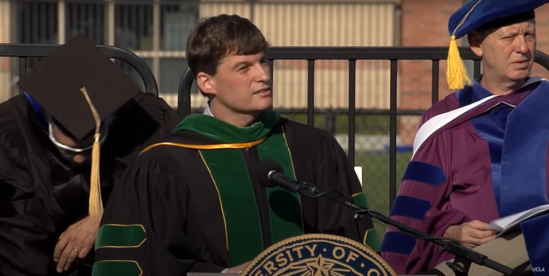 Michael Burry, o médico que previu a crise dos subprime nos EUA | InfoMoney