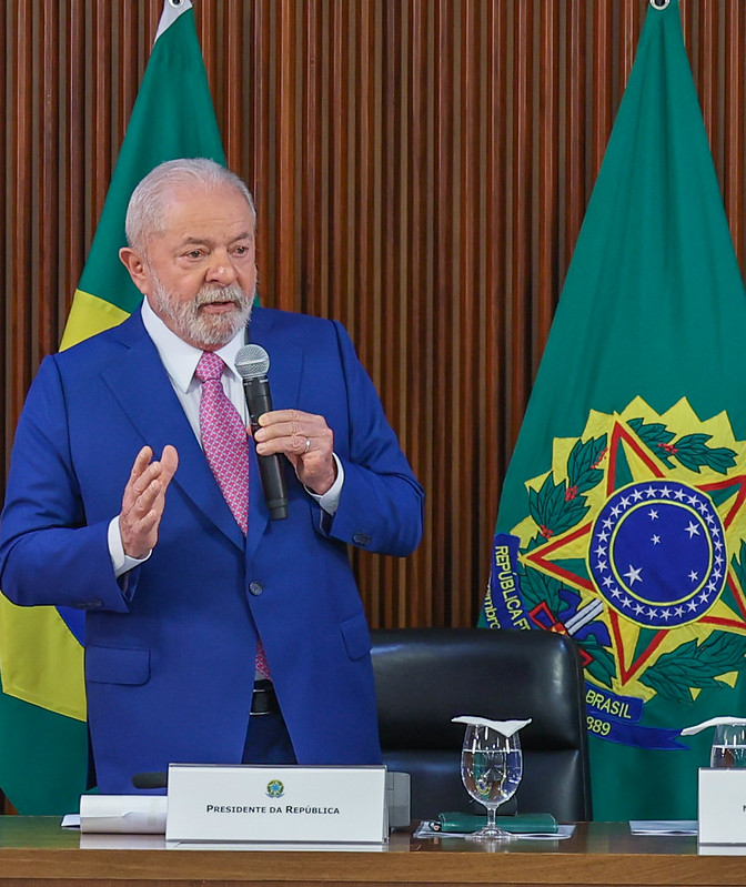 Lula assina projeto para garantir equidade salarial entre mulheres e ...