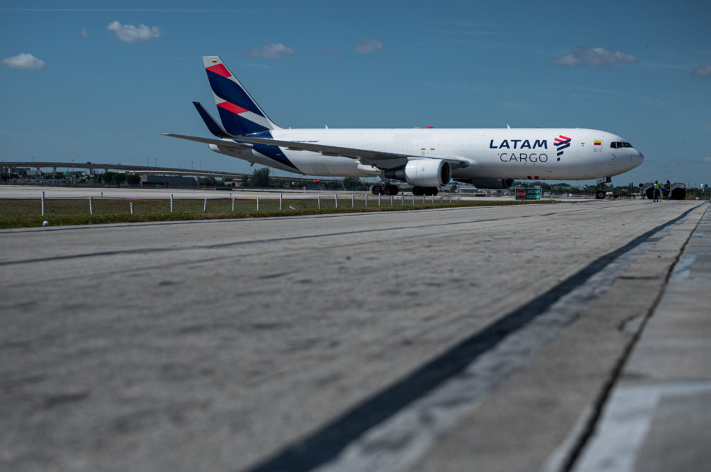 Latam sobe e Azul desce no ranking das melhores aéreas do mundo