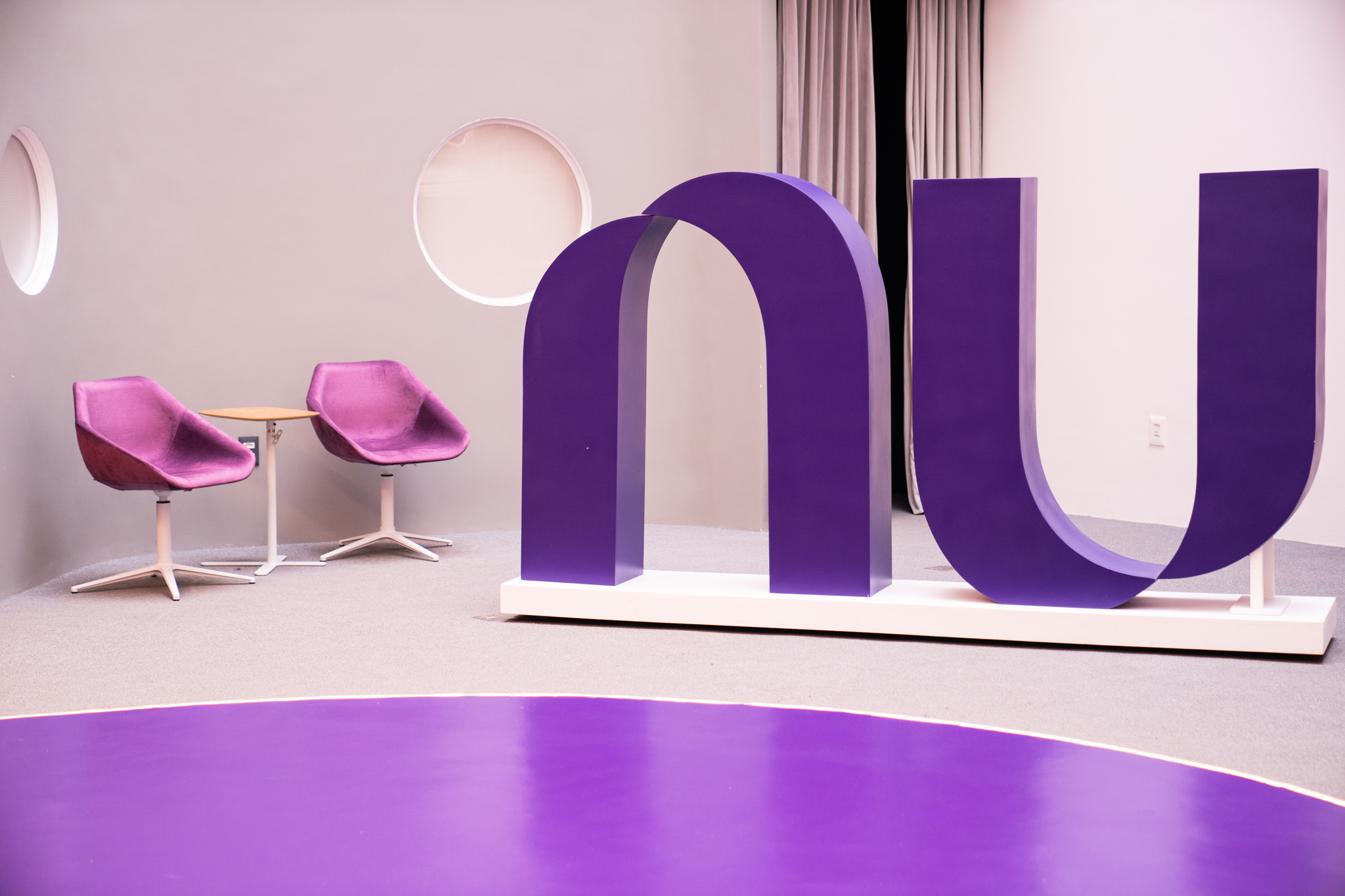 Nubank (ROXO34) tem lucro líquido de US$ 557,2 mi no 1º tri, alta de 74 ...