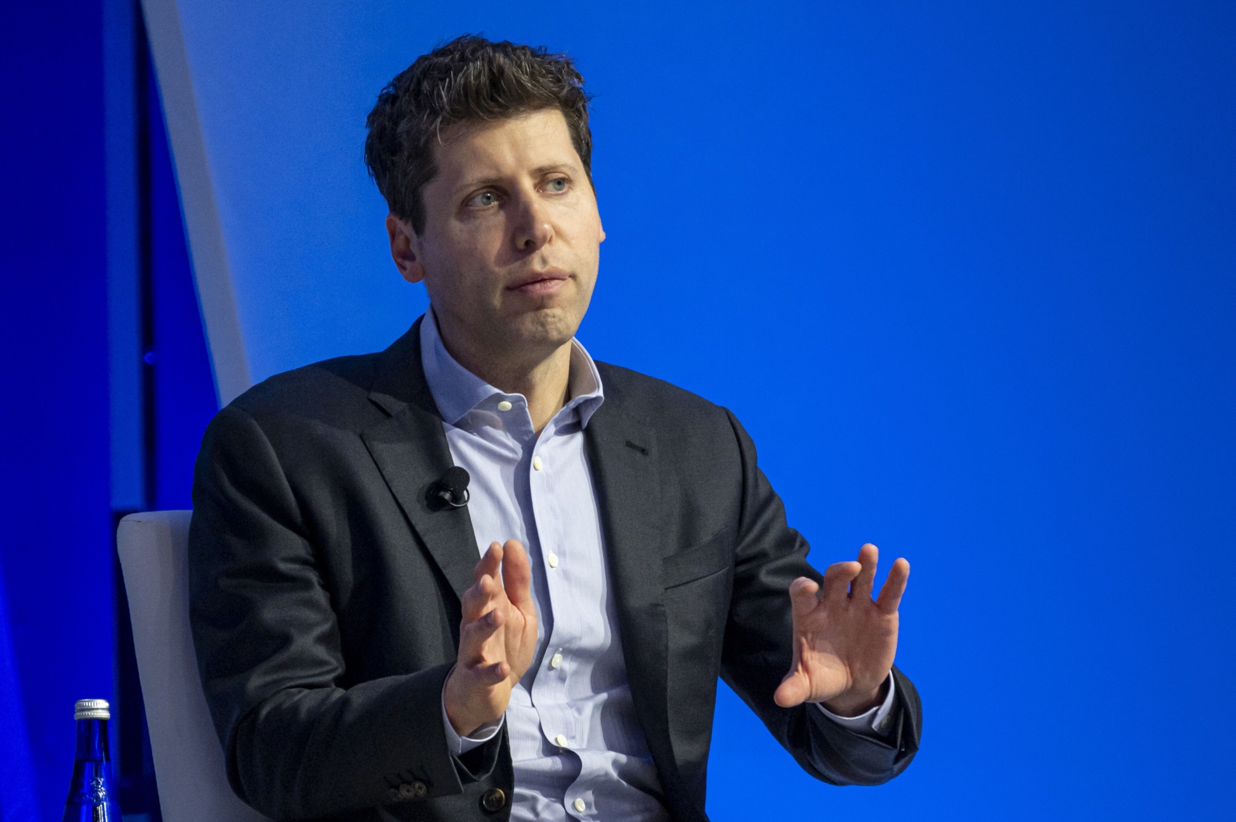 Microsoft contrata Sam Altman para comandar equipe de IA