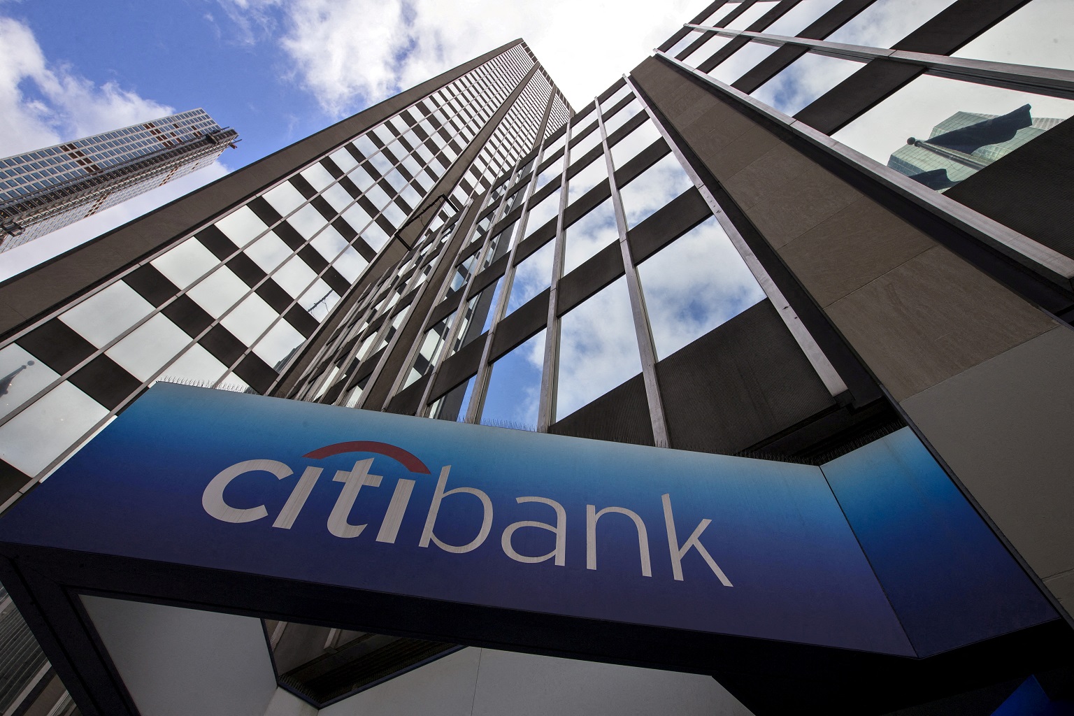Citi é multado em US$ 78 milhões por trader com “dedo gordo”; entenda