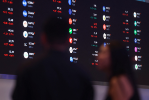 Temor com juros mais altos impede Ibovespa de seguir alta de commodities