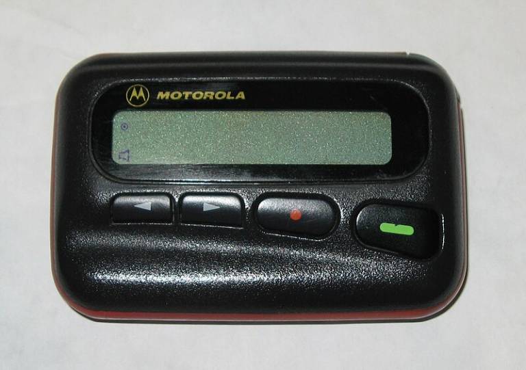 O que é um pager (ou bipe)? Por que alguém ainda usa um aparelho desses ...