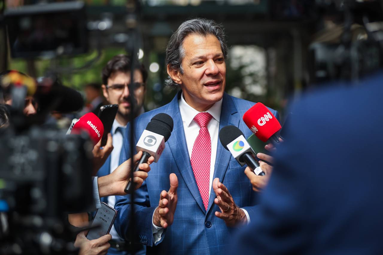 Haddad: Lula deve proibir Bolsa Família em bets, mas ainda conversará ...