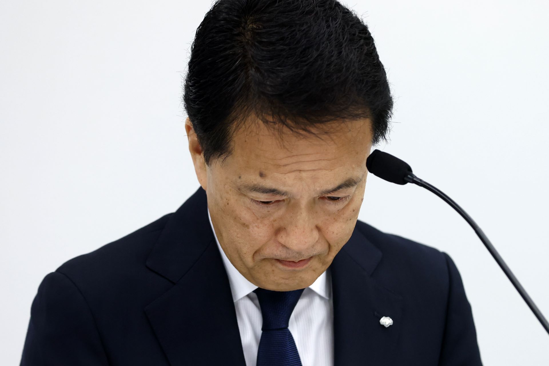 CEO da Nomura aceita corte de salário como punição por escândalo de ex ...