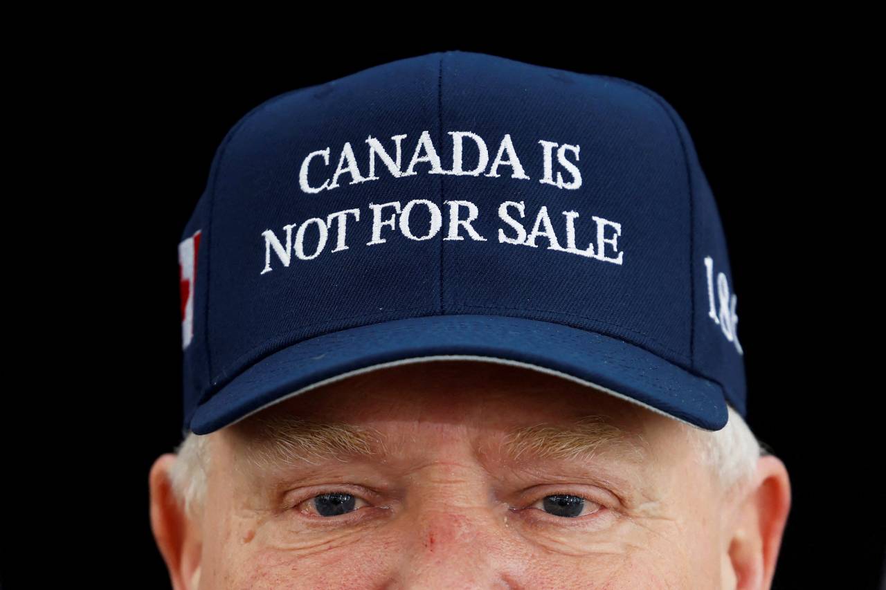 Bonés “Canadá não está à venda” tornam-se virais após ameaças de Trump