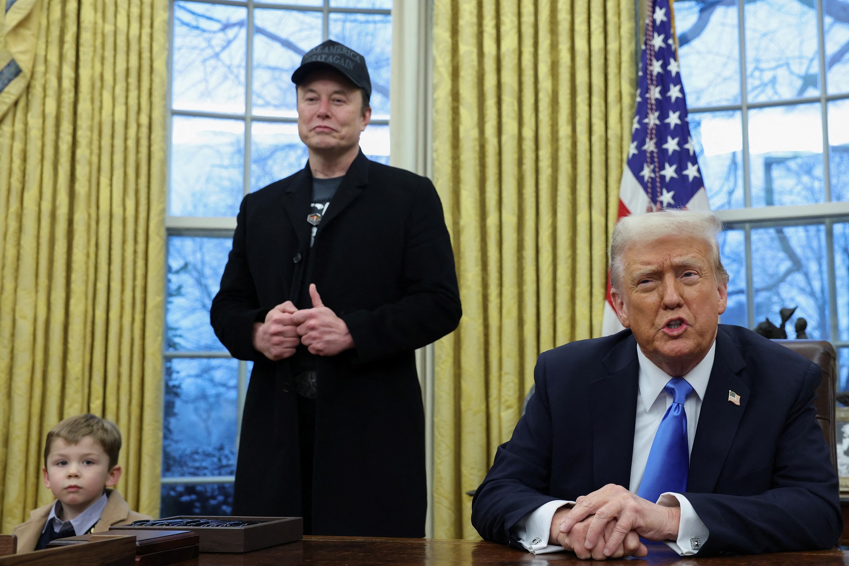 Trump assina decreto que prepara demissões federais em “grande escala ...