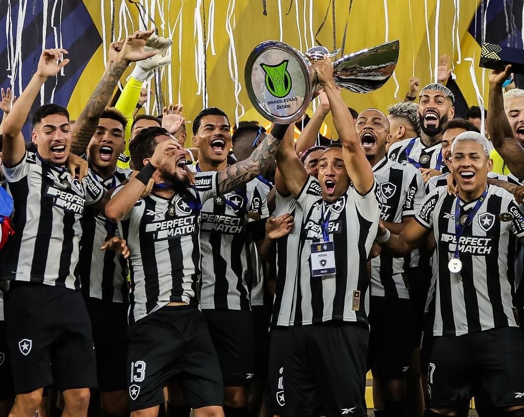 Botafogo é indicado a clube do ano na Bola de Ouro 2025