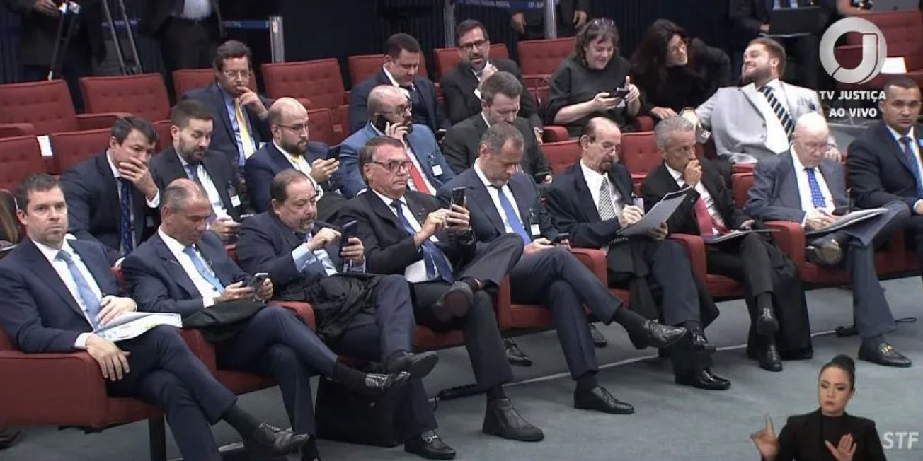 Bolsonaro surpreende e comparece ao STF no dia do julgamento da denúncia do golpe