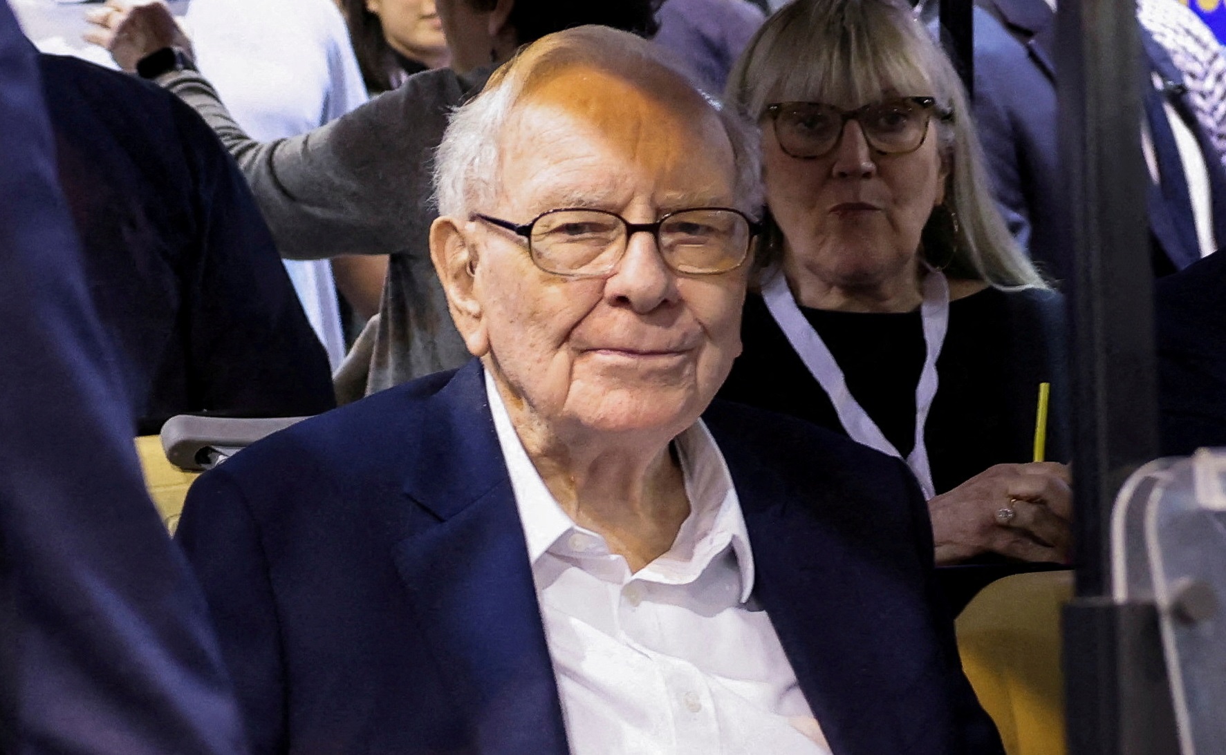 Buffett sai, Lupi cai, EUA x China e mais: um resumo para você em 5 pontos