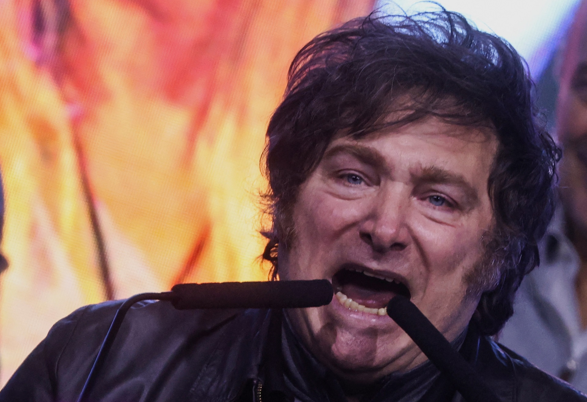 Peso e Bolsa em forte queda: como mercado argentino deve reagir à ...