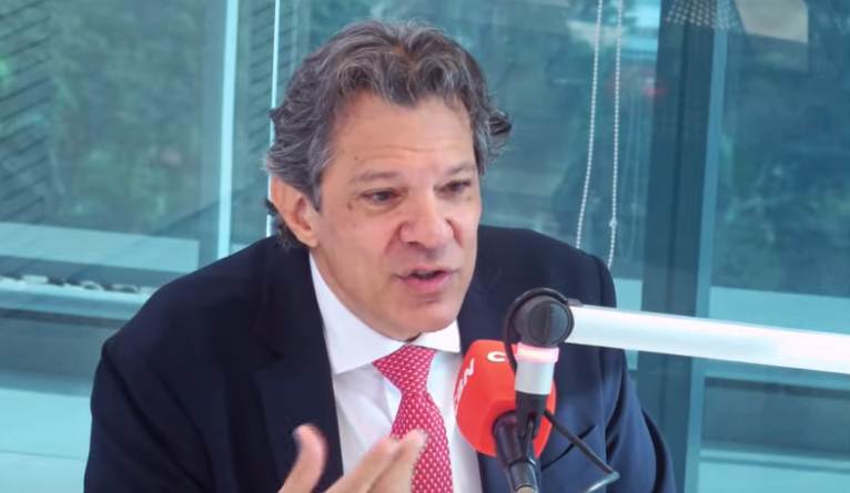 Haddad diz que Lula faz política pública “no atacadão” e compara ao ...