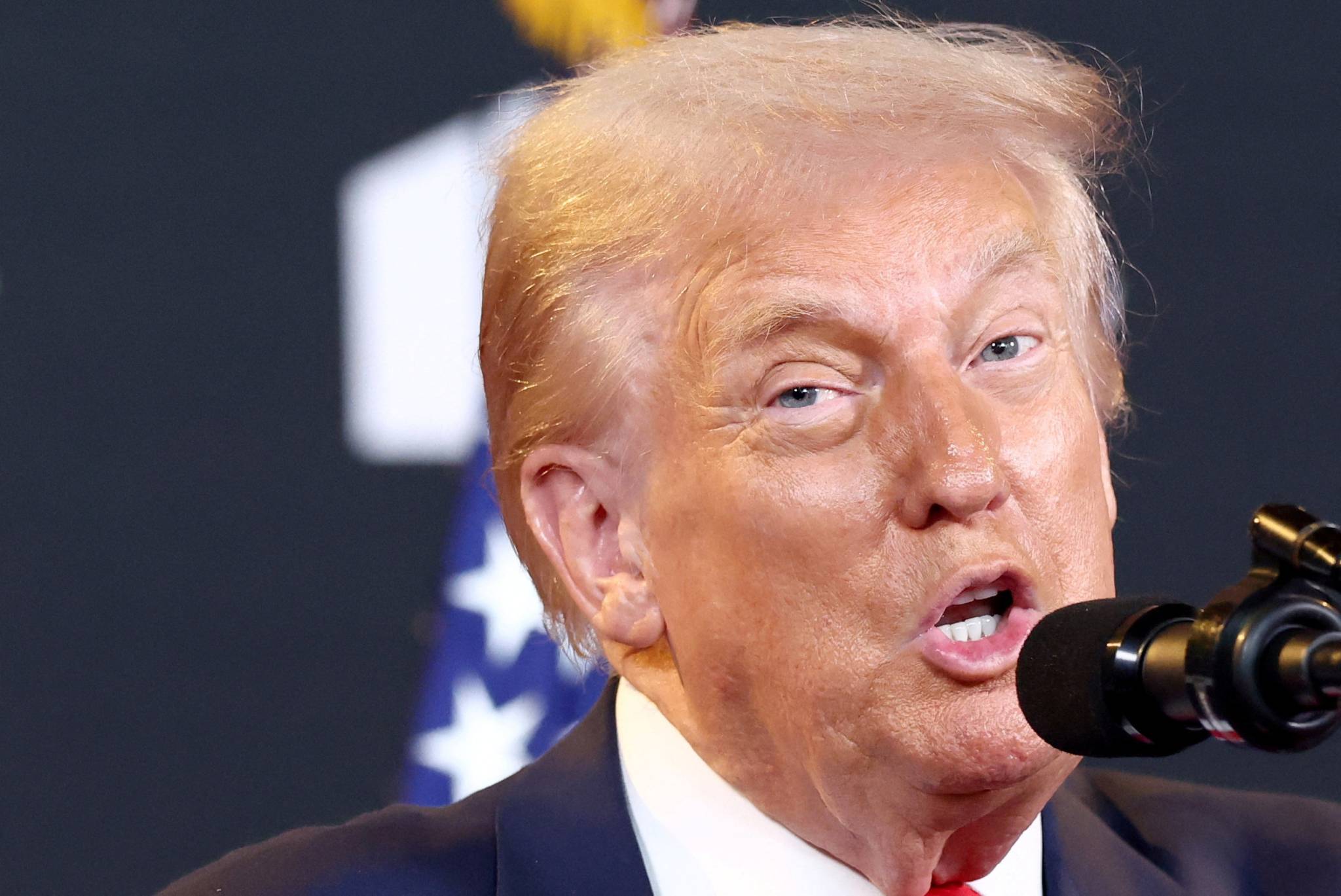 Trump pede que empresas de fora levem capital humano para treinar mão ...