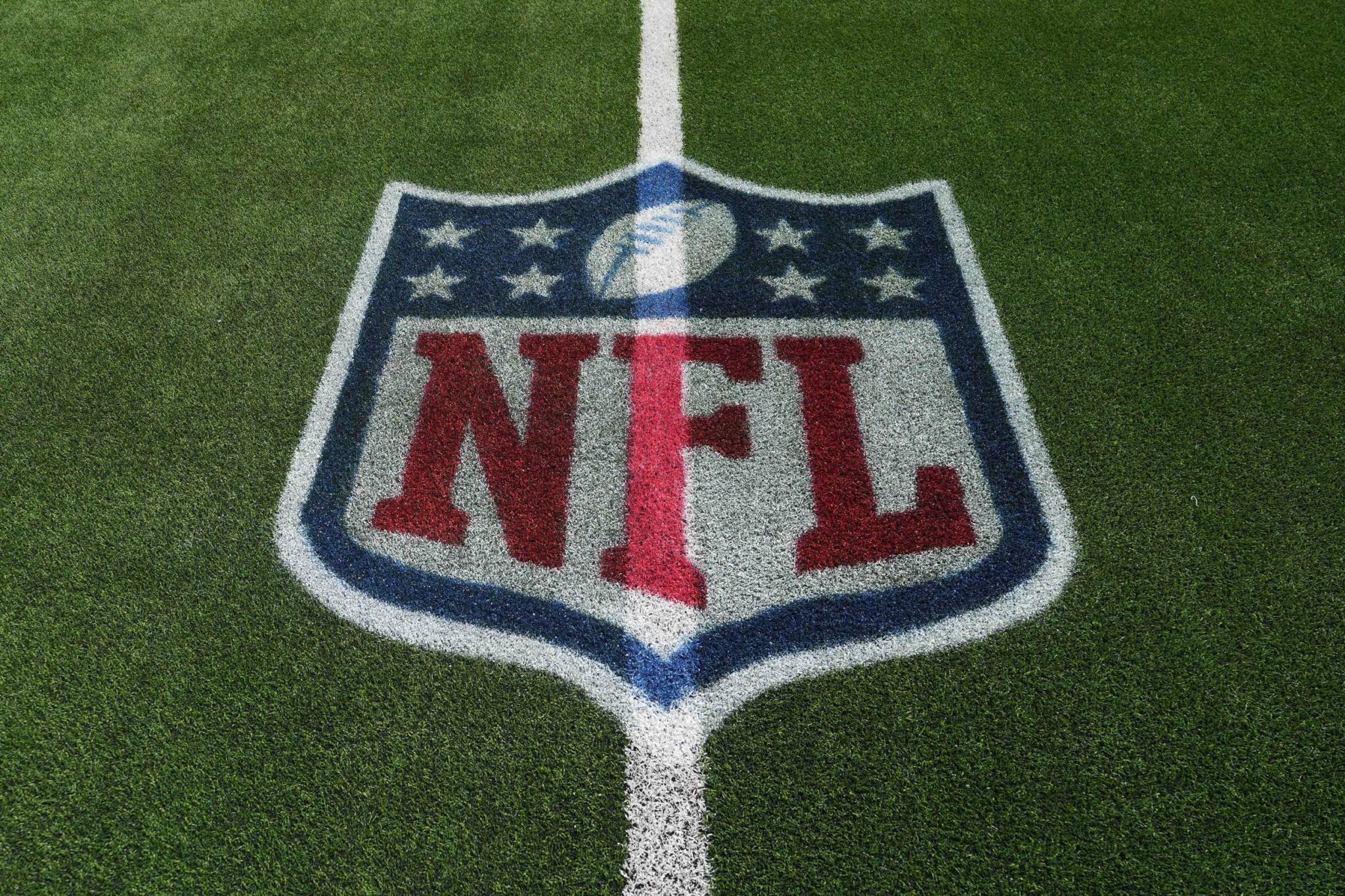 Após críticas, NFL investe em melhorias no gramado para segundo jogo no ...