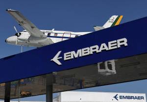 Ação da Embraer (EMBR3) cai após greve em fábrica – mas analistas veem ...