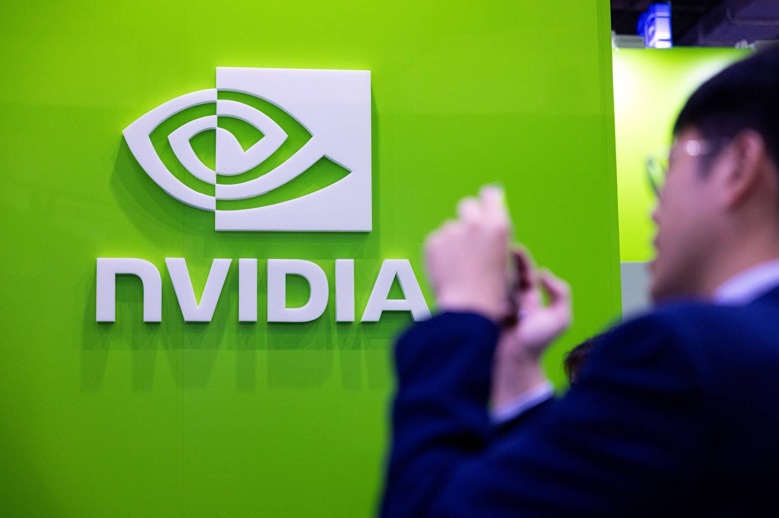 EUA suspeita de chips Nvidia contrabandeados para Alibaba via Tailândia