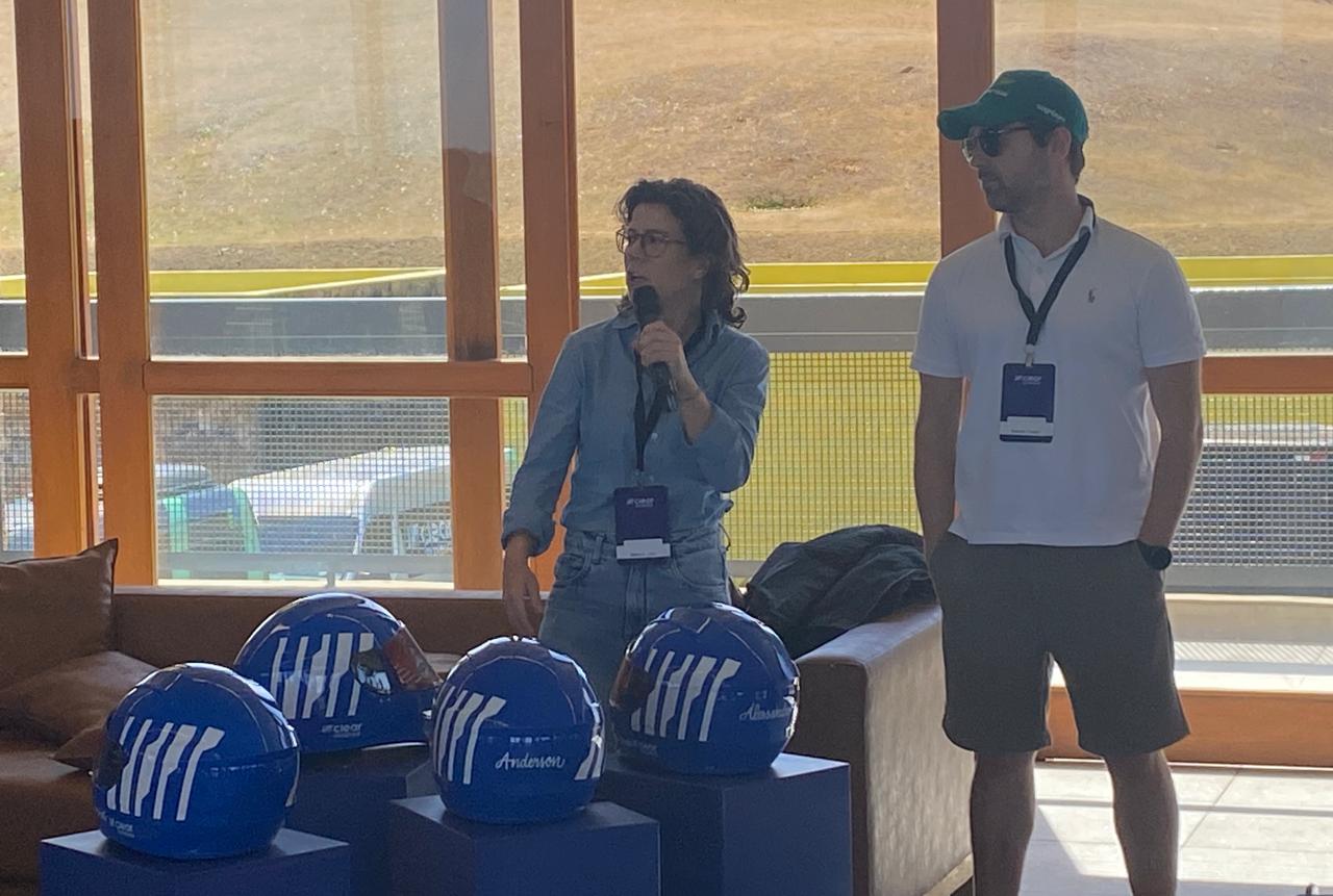 Alta velocidade e conexão: traders da Clear aceleram no autódromo Velocitta