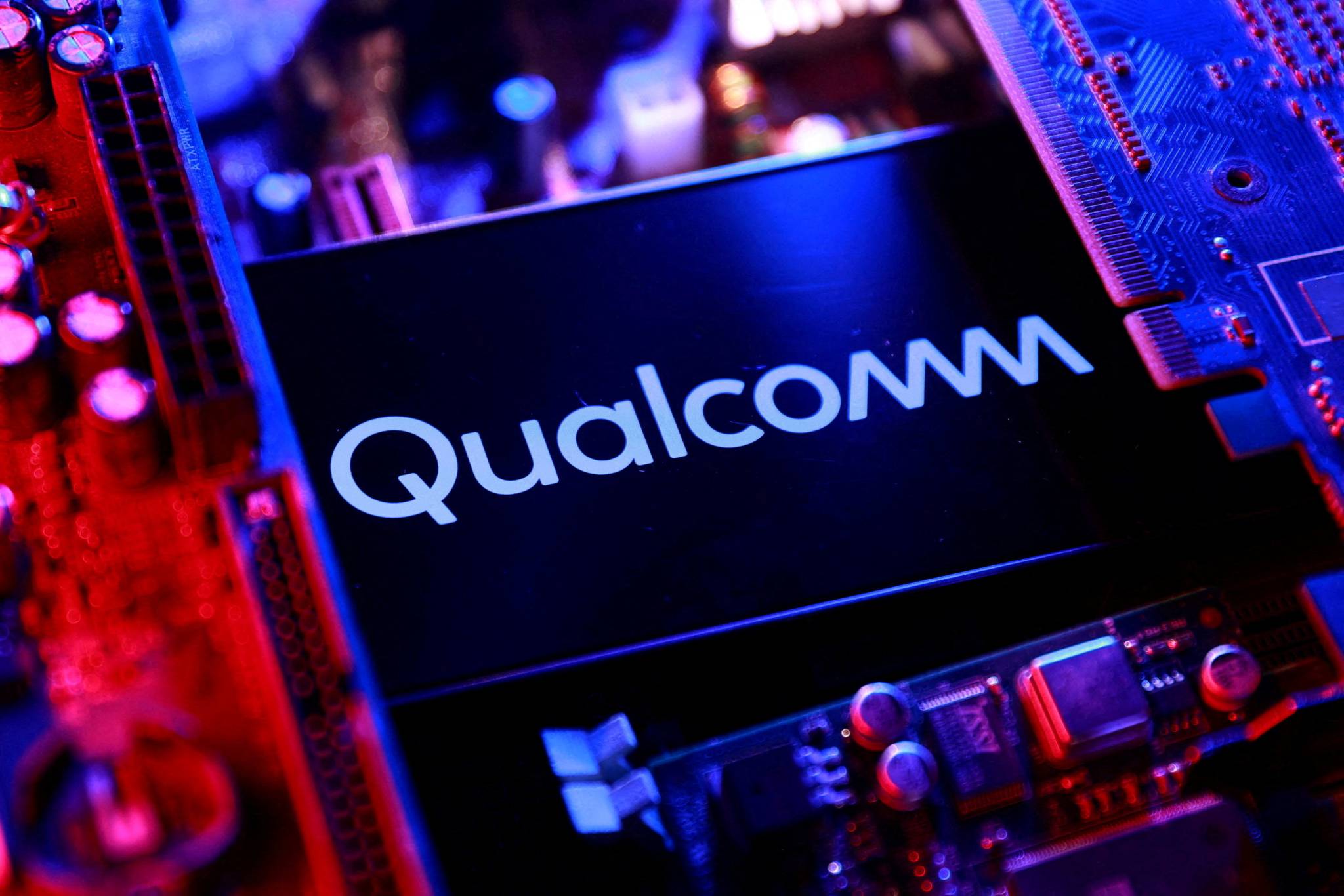 China abre investigação antitruste contra a Qualcomm; ação recua
