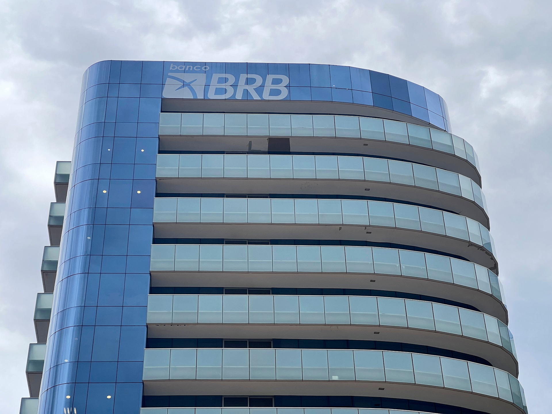 Deputados aprovam aporte no BRB para cobrir rombo do Master; oposição ...