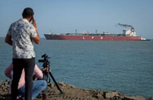 Navios francês e japonês fazem primeiras travessias pelo Estreito de Ormuz