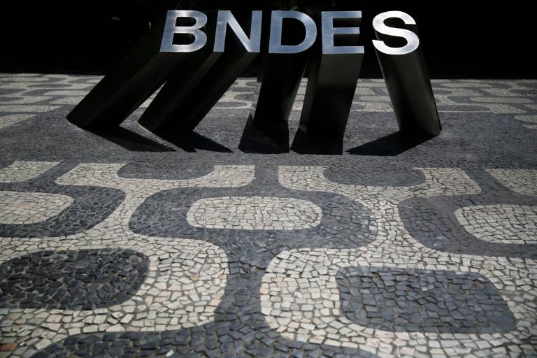 Governo Lula avalia aporte de até R$ 2 bi no FGI para ampliar crédito a ...