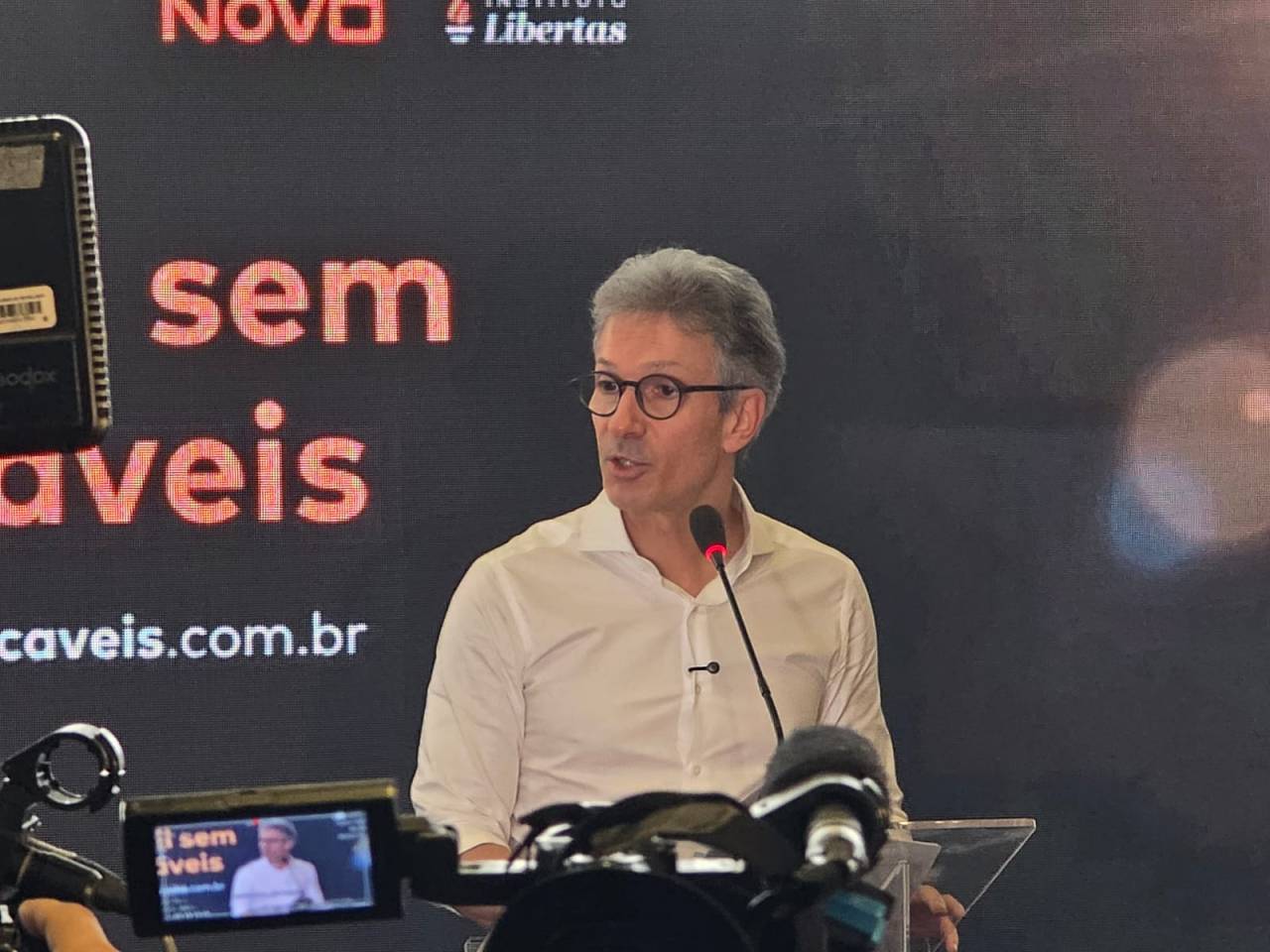 Zema diz que, se eleito, vai retomar salário-mínimo regional