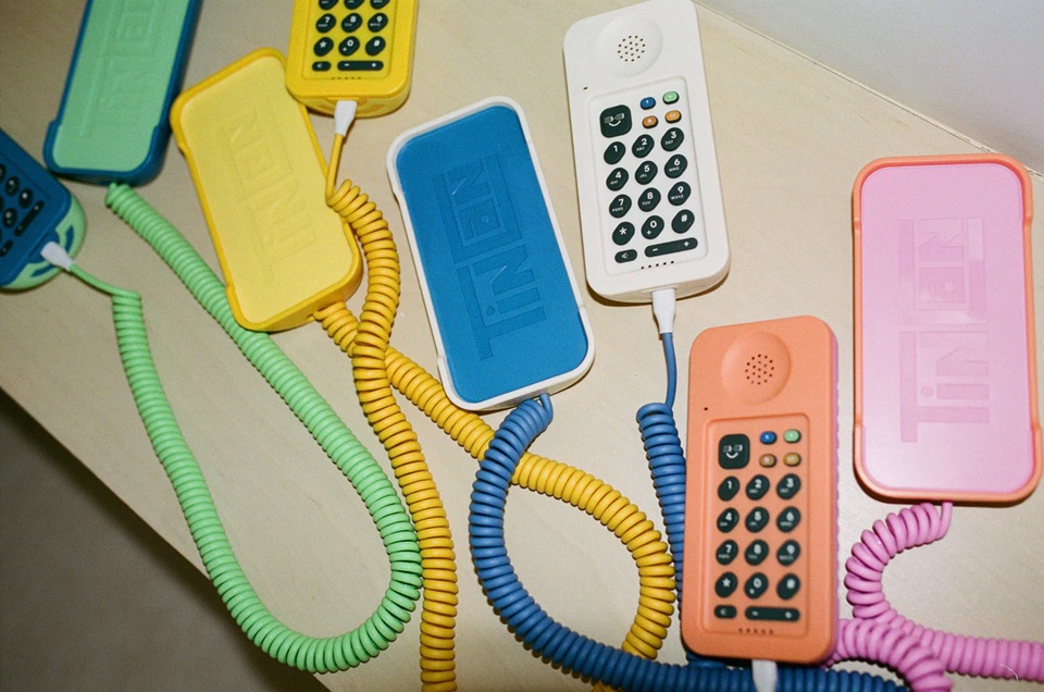 Nada de iPhone: Febre entre crianças nos EUA agora é telefone fixo ...