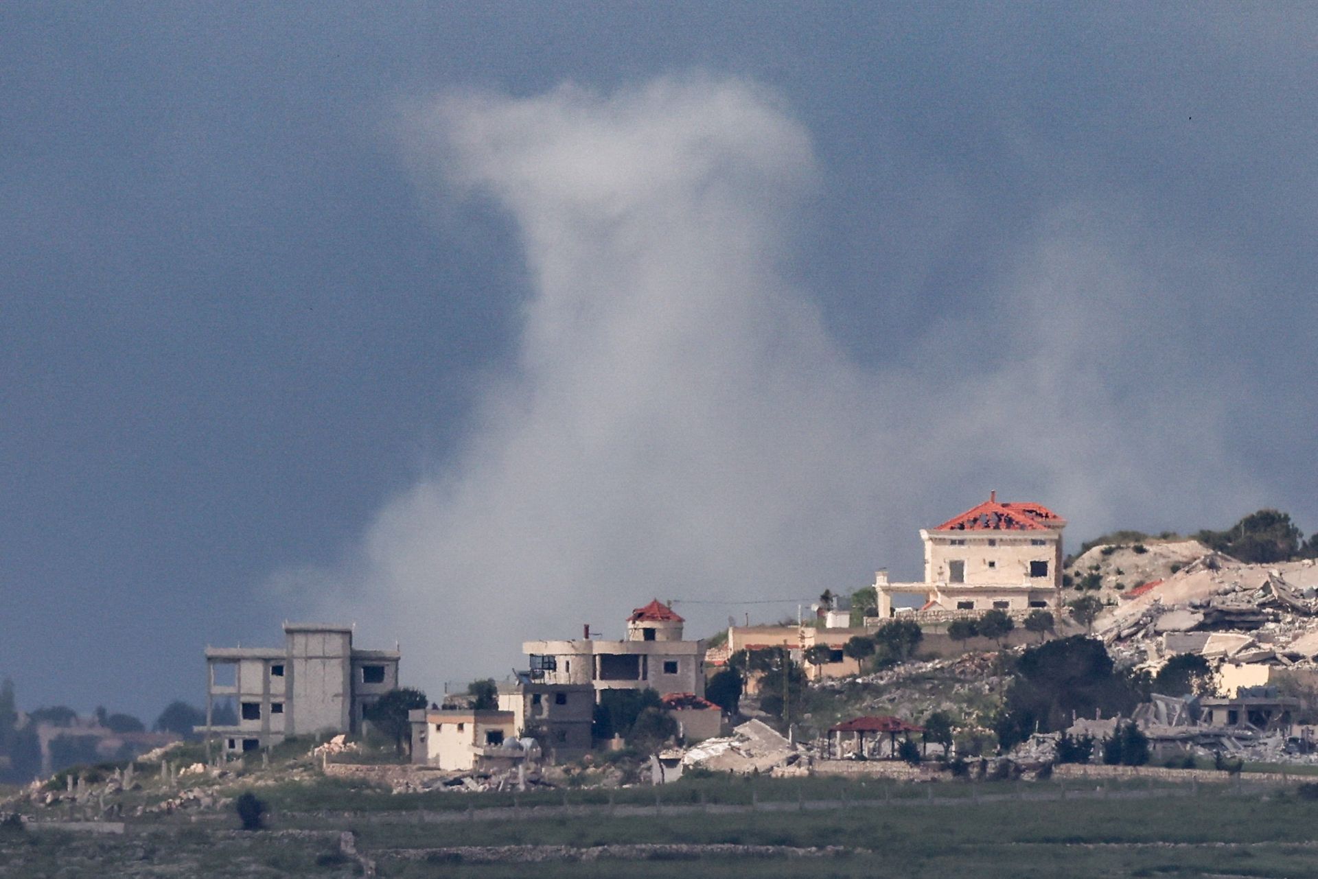 Israel emite novo aviso para esvaziar cidades no sul do Líbano, diz agência